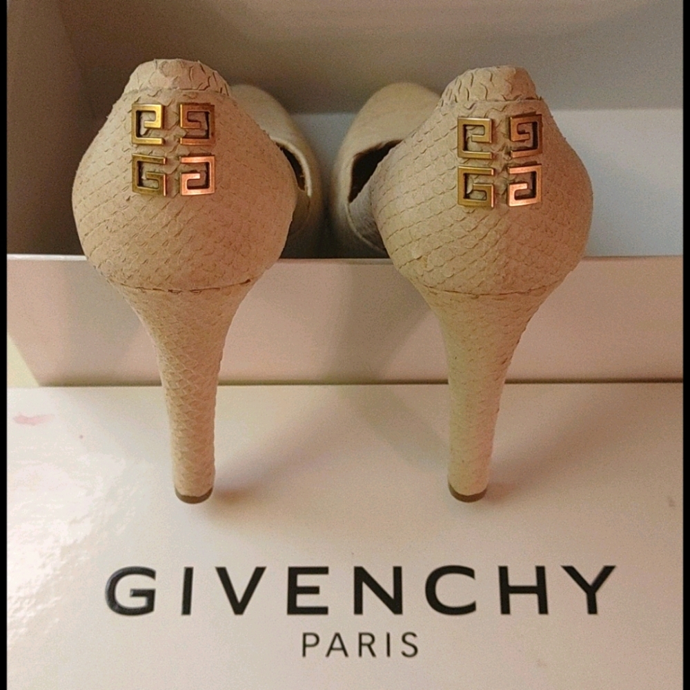 Givenchy Paris Ivory White Pump Platform Heel Shoe - Gem